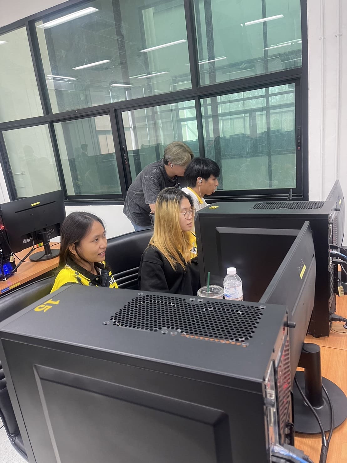 กิจกรรม : กิจกรรมพี่สอนน้องสำหรับนักศึกษาภาควิชาคอมพิวเตอร์และบุคคลทั่วไป ปี 2567